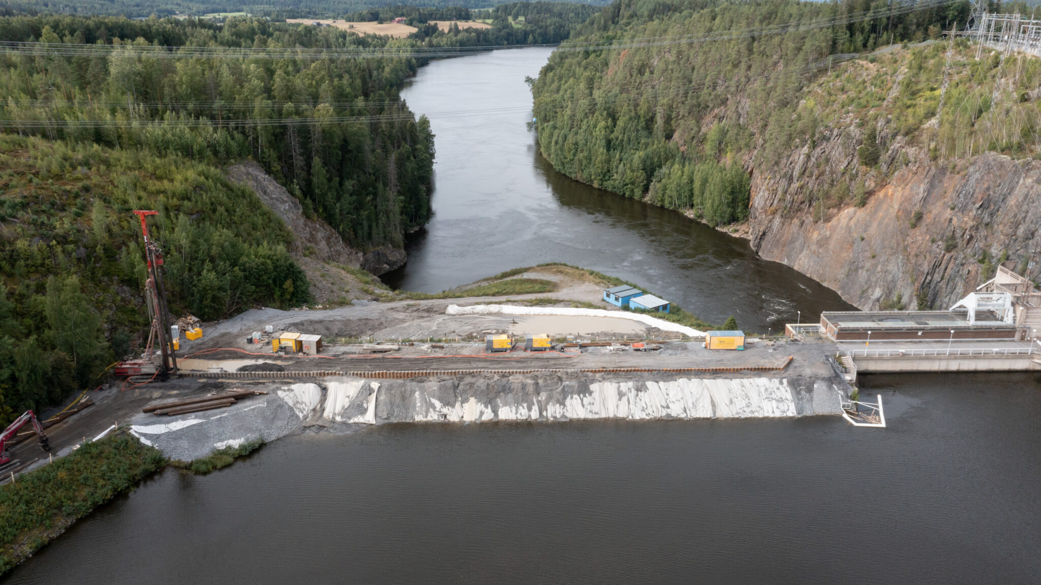bored pile wall constructd in an earth dam at the Melo hydropower plant